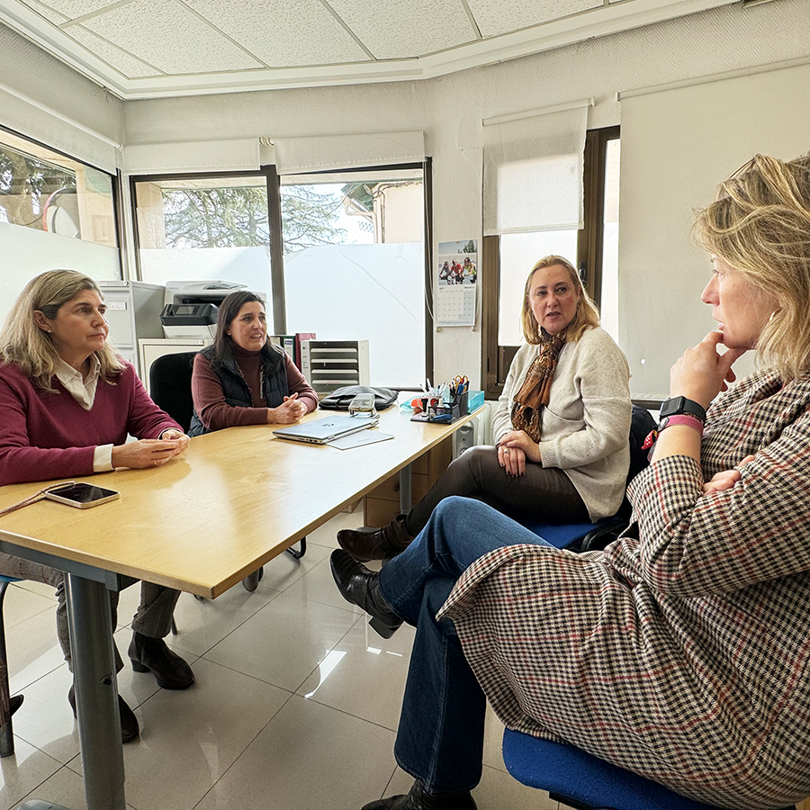 La alcaldesa y la directora general de Atención a Personas con ...